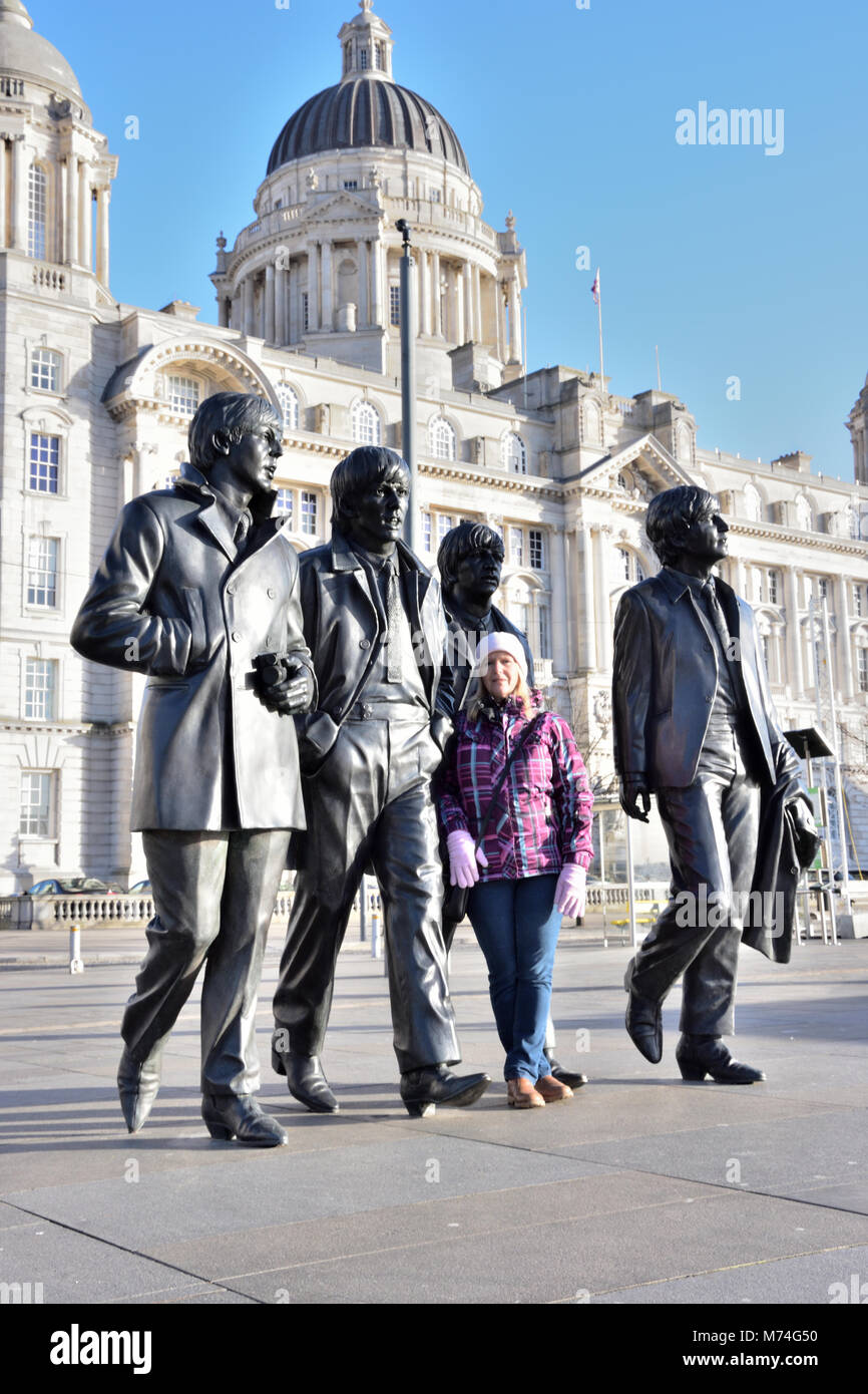 Statues In Liverpool High Resolution Stock Photography and Images - Alamy