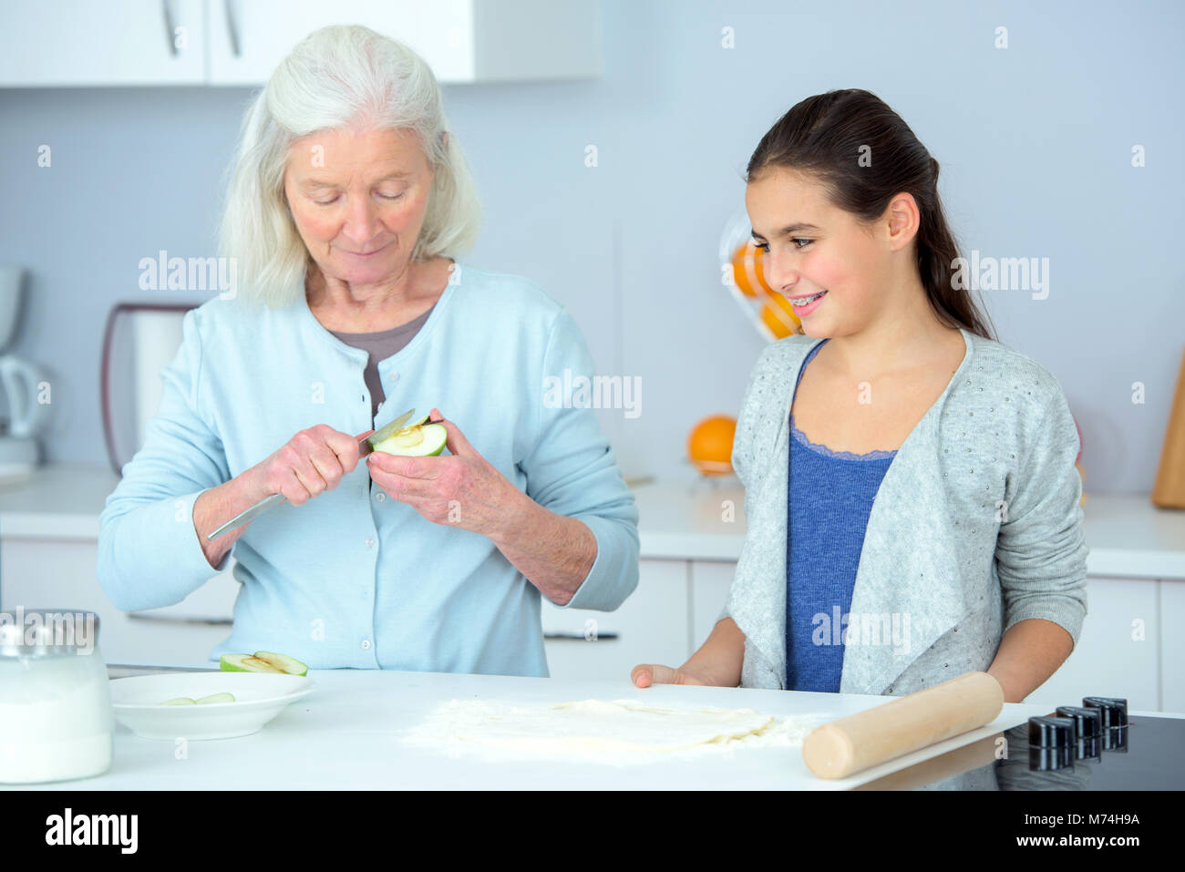 Grandma grandchild baking cake hi-res stock photography and images - Alamy