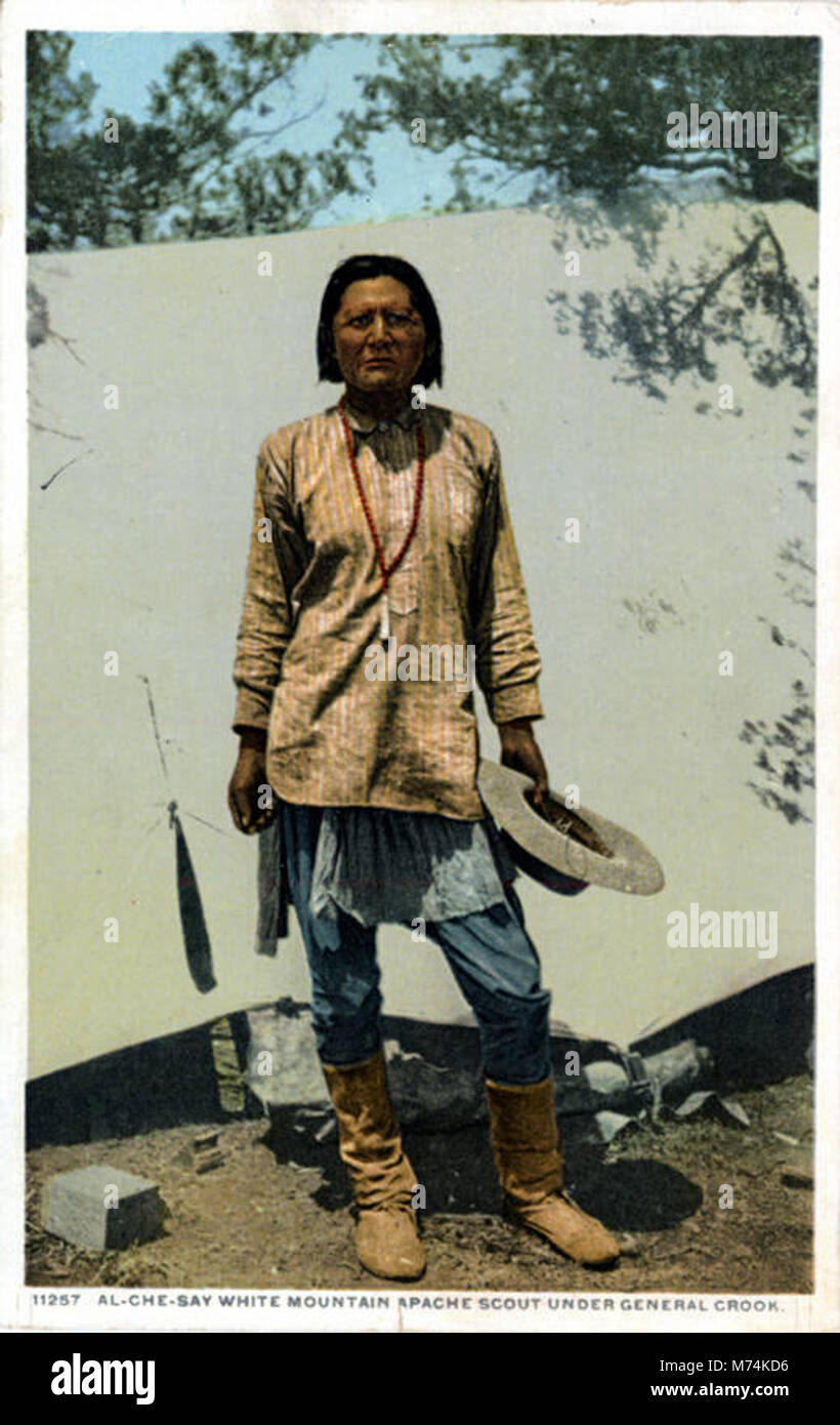 Native american scouts hi-res stock photography and images - Alamy