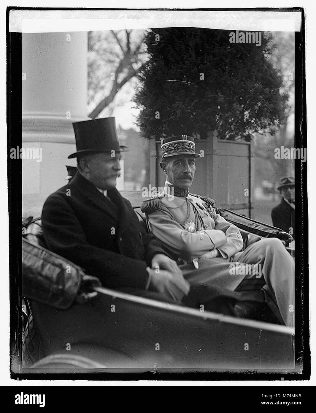 Sculpture of general Black and White Stock Photos & Images - Alamy