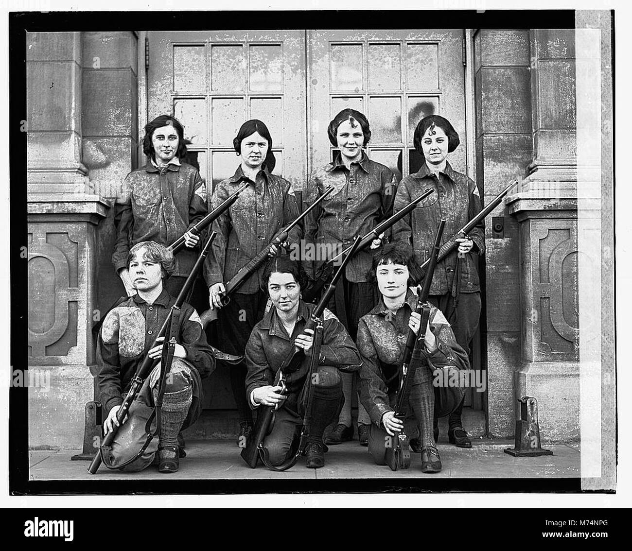 Girls rifle team hi-res stock photography and images - Alamy
