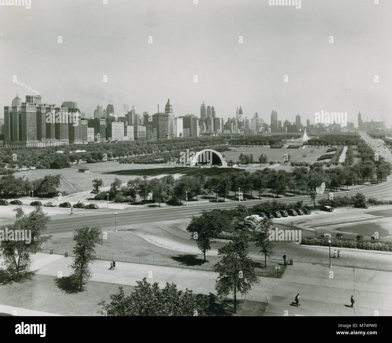 A 1930s view of Grant Park and the Chicago skyline, highlighting the ...