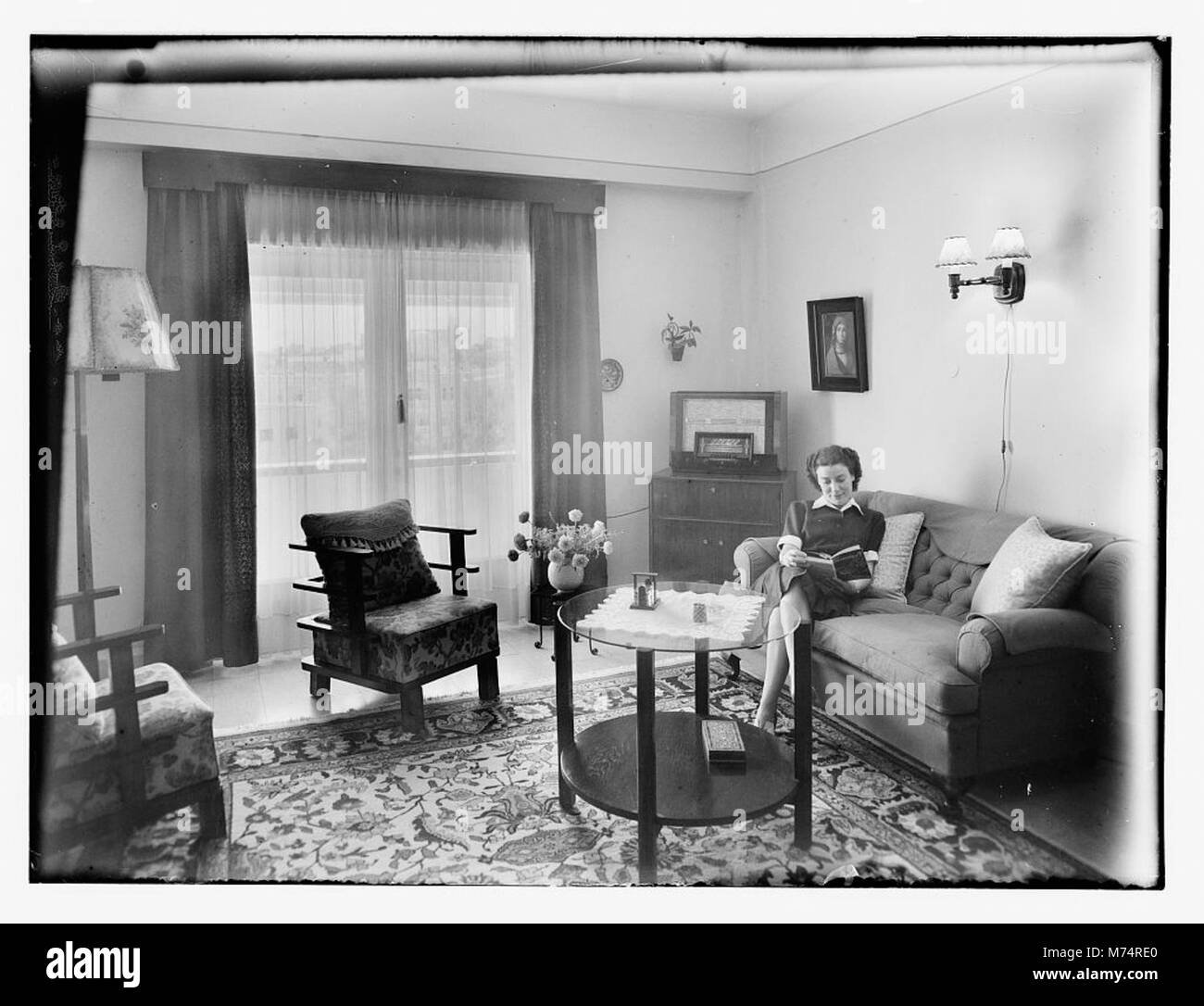 Social family friends groups Black and White Stock Photos & Images - Alamy