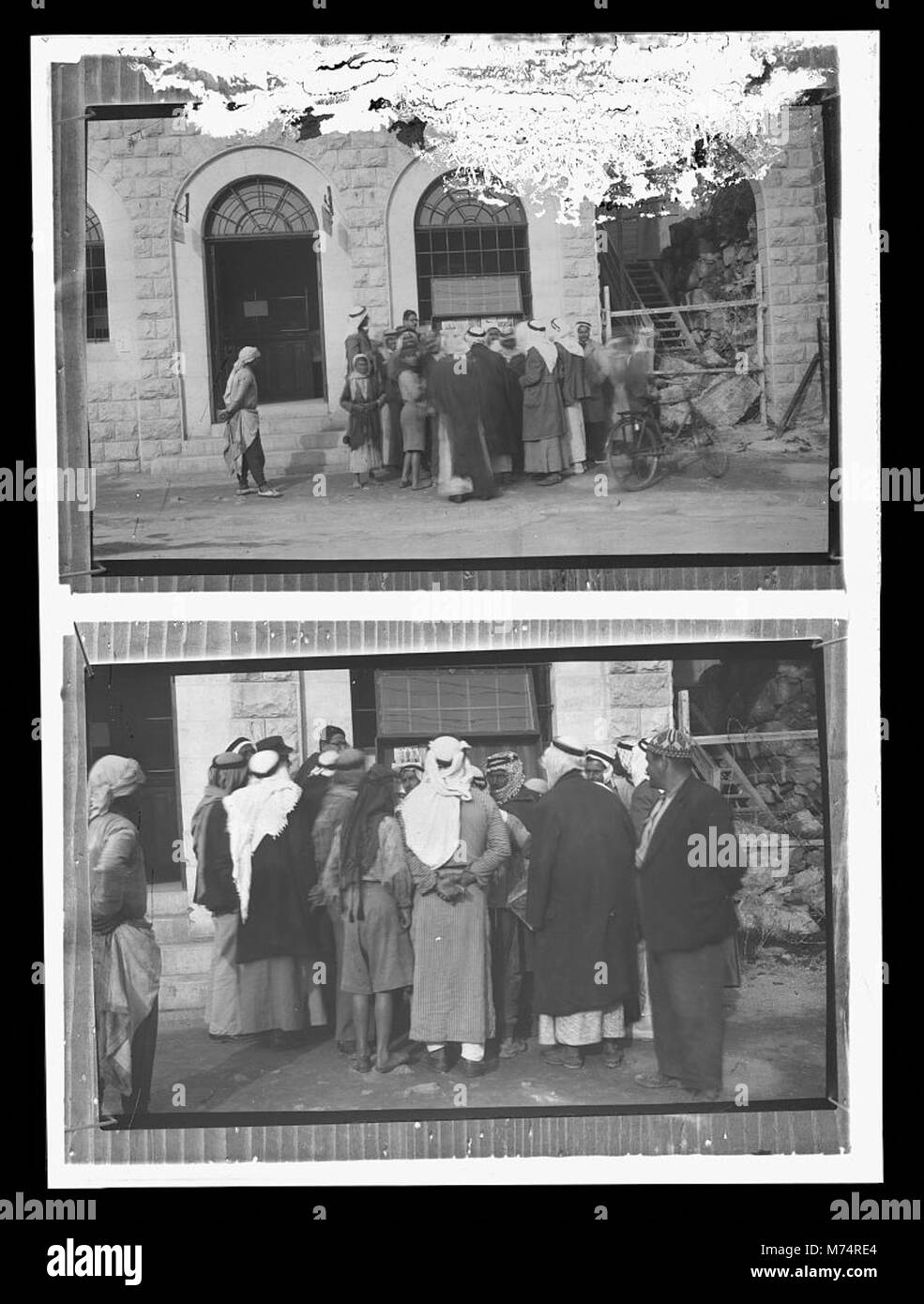 Groups of arabs hi-res stock photography and images - Alamy