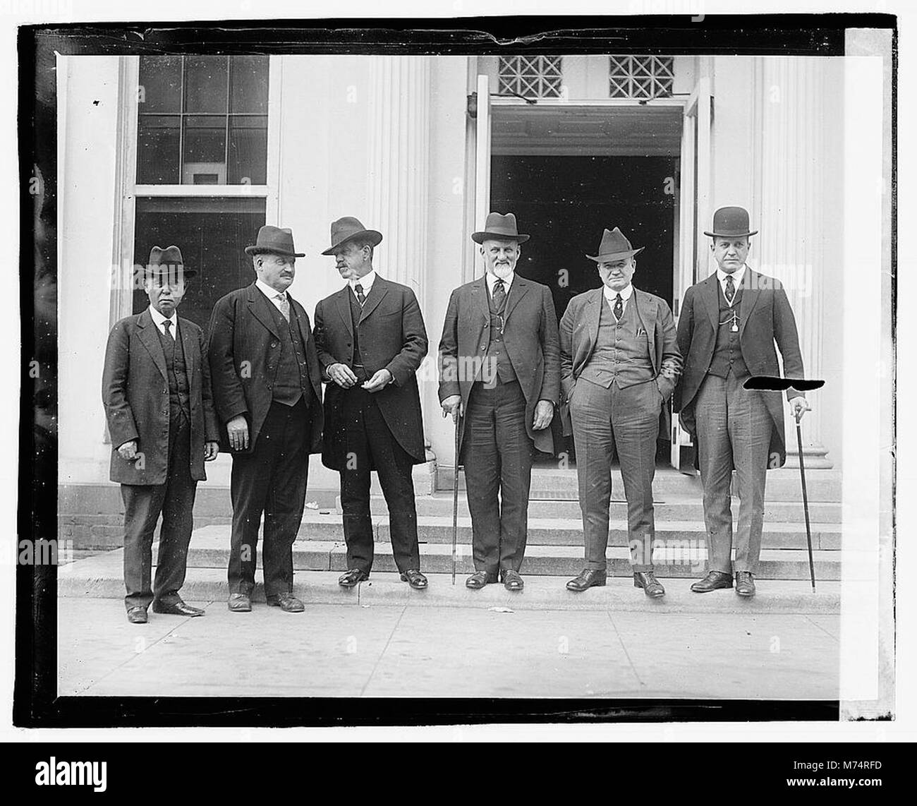 1920s men in suits hi-res stock photography and images - Alamy