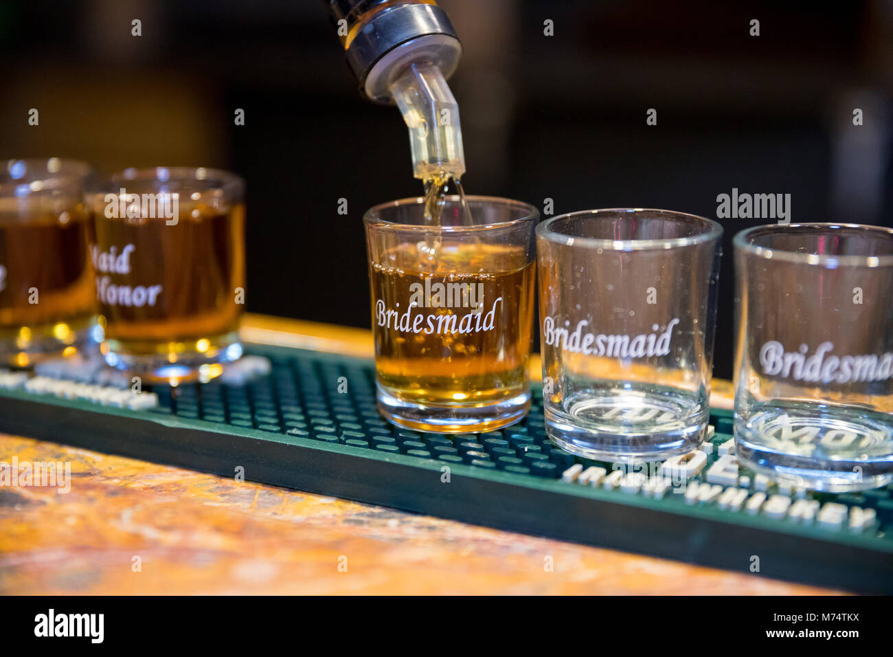 Bartender pouring liquor hi-res stock photography and images - Alamy