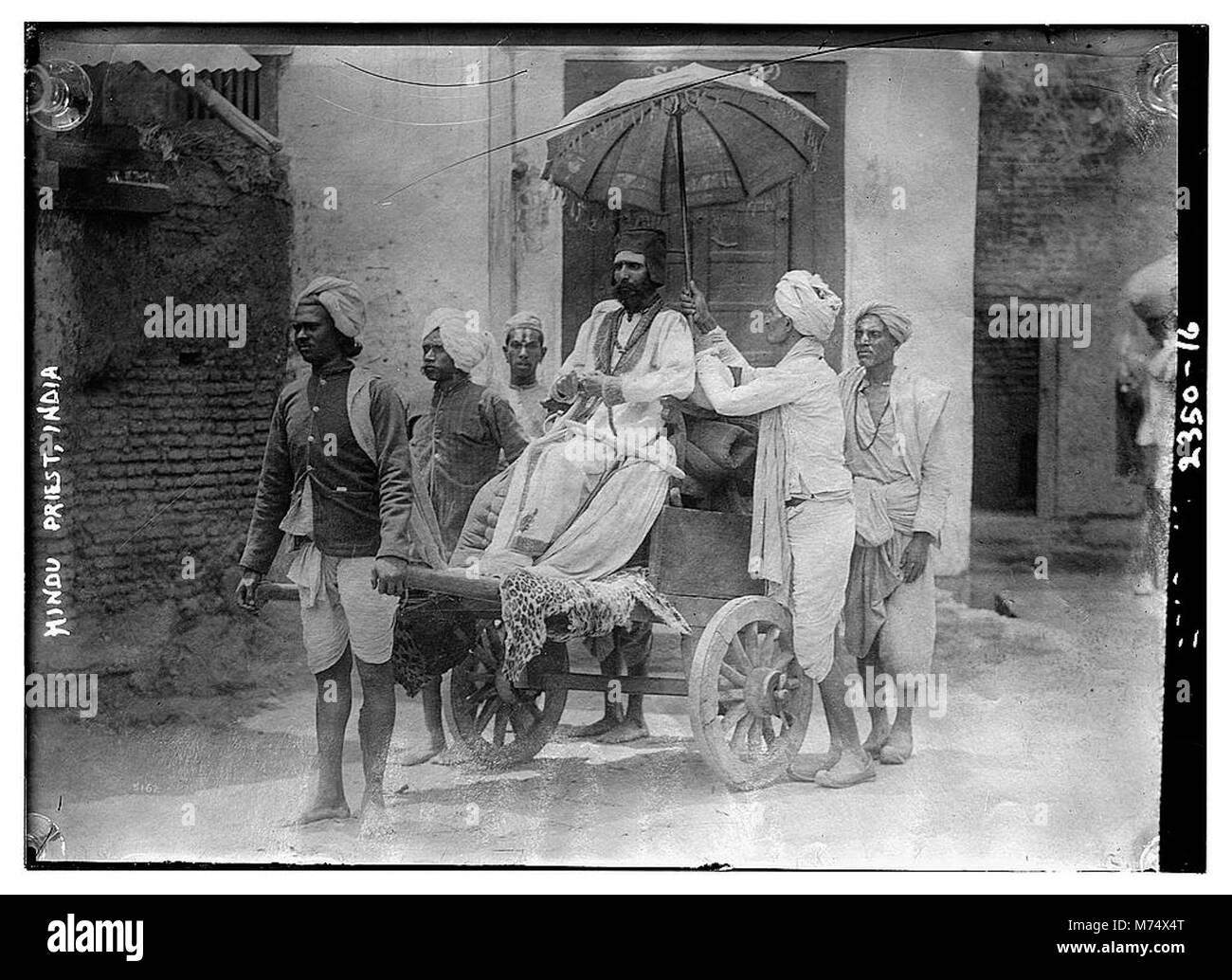 Indian hindu priest Black and White Stock Photos & Images - Alamy