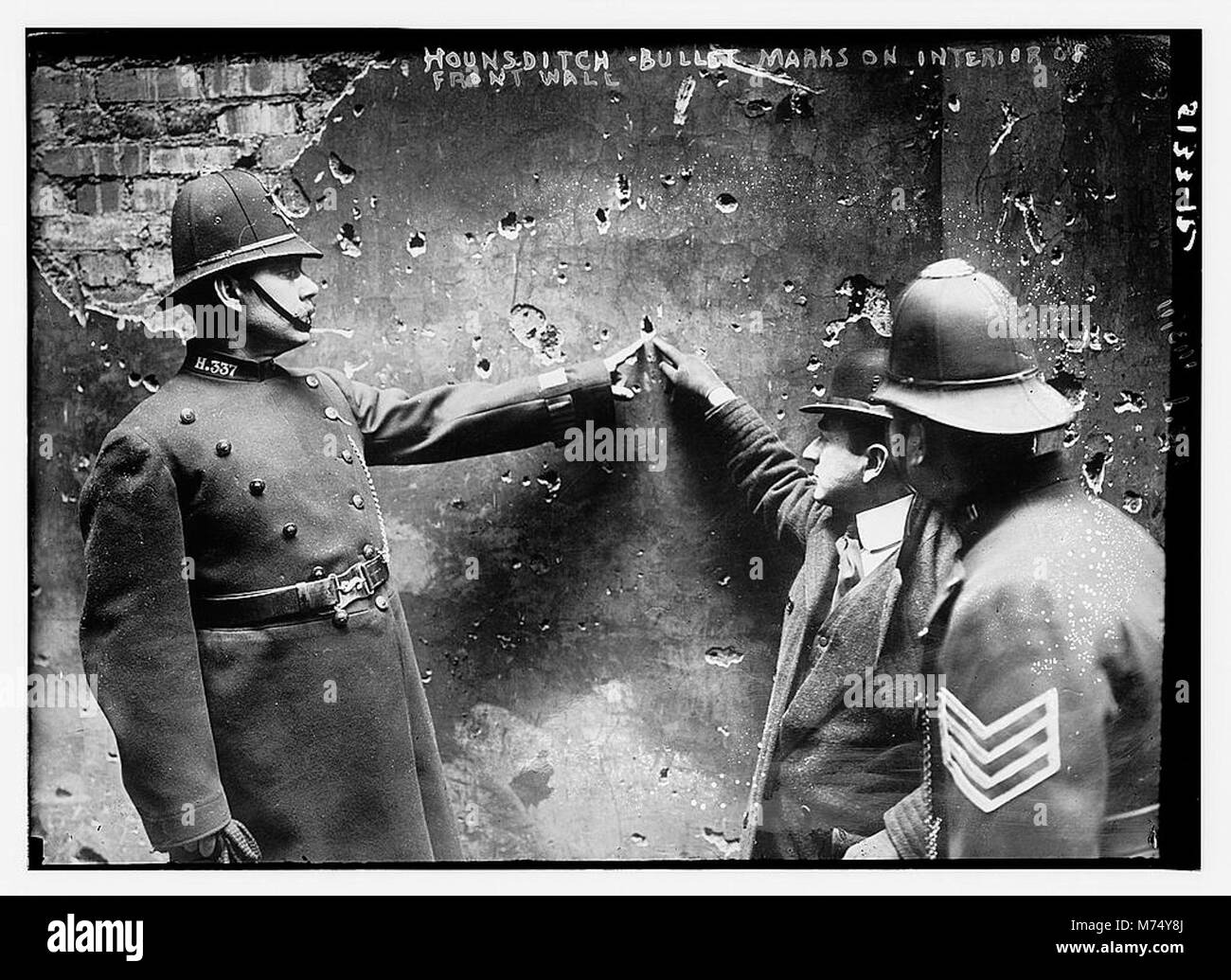 Bullet marks in wall hi-res stock photography and images - Alamy