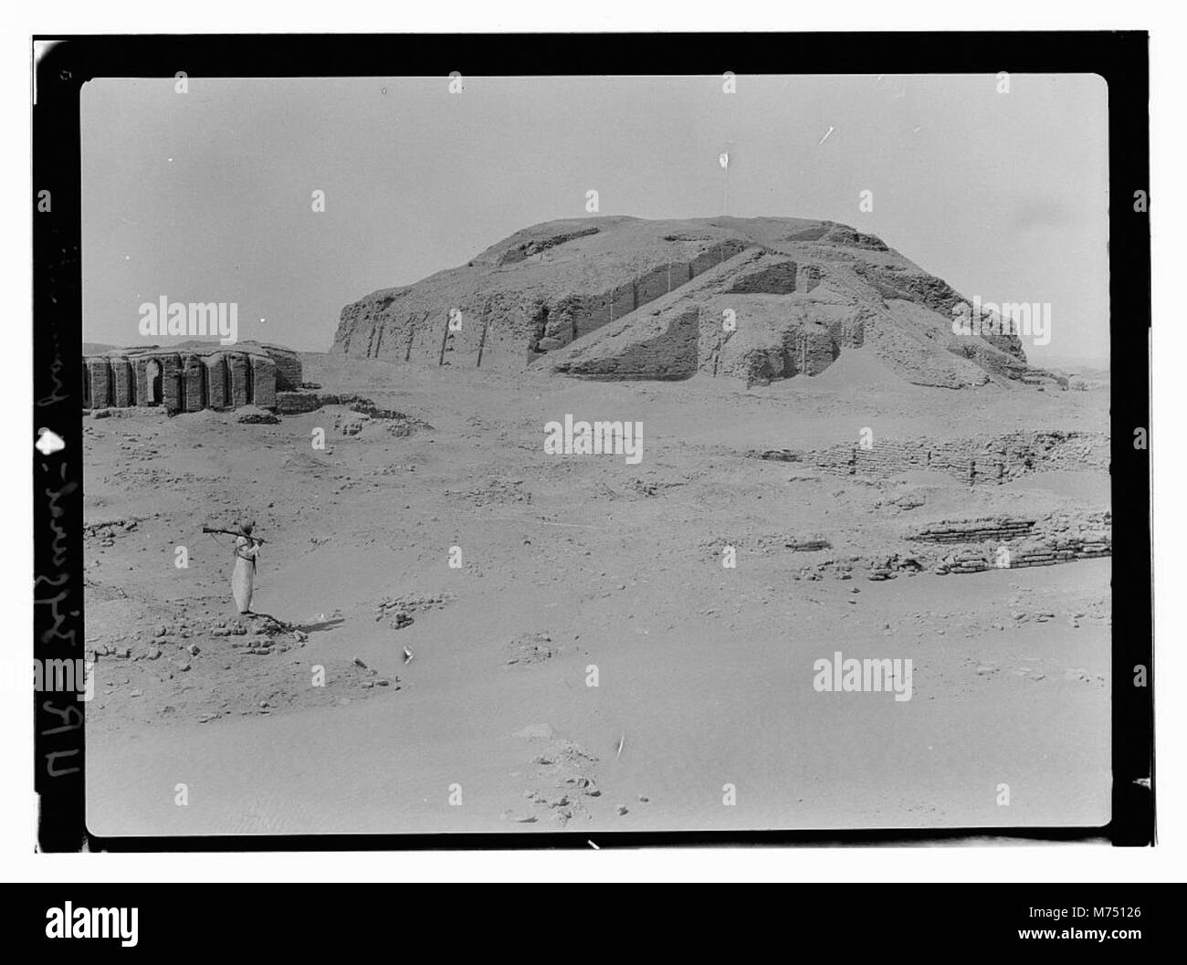 Ziggurat of ur illustration Cut Out Stock Images & Pictures - Alamy