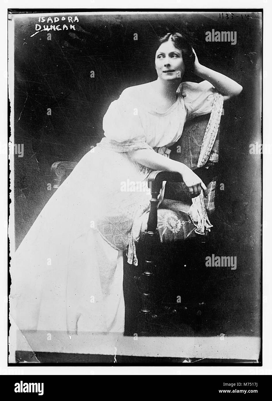 Isadora Duncan, an iconic American dancer, revolutionized modern dance ...