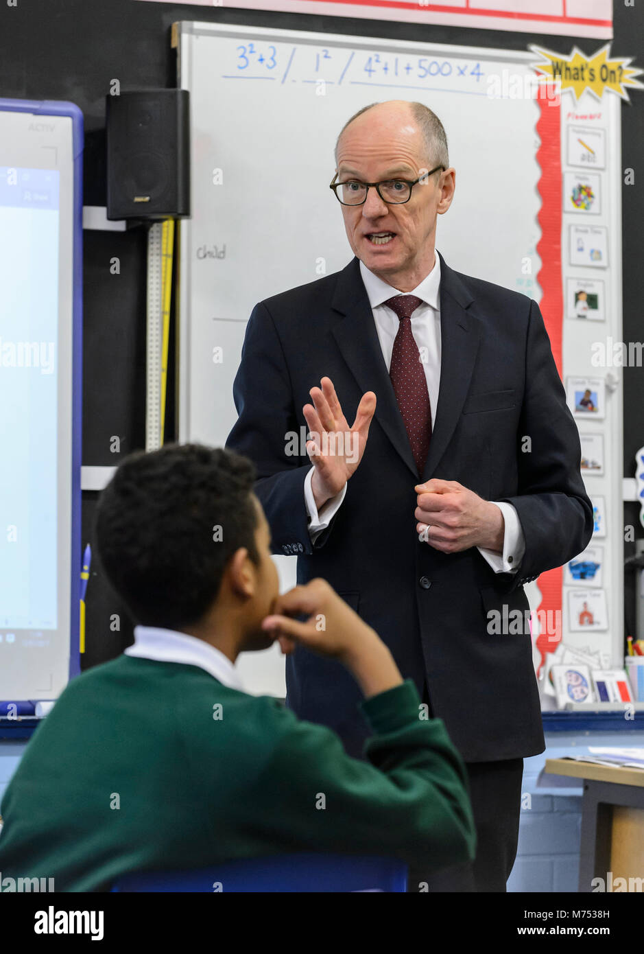 Question time at school uk hi-res stock photography and images - Alamy