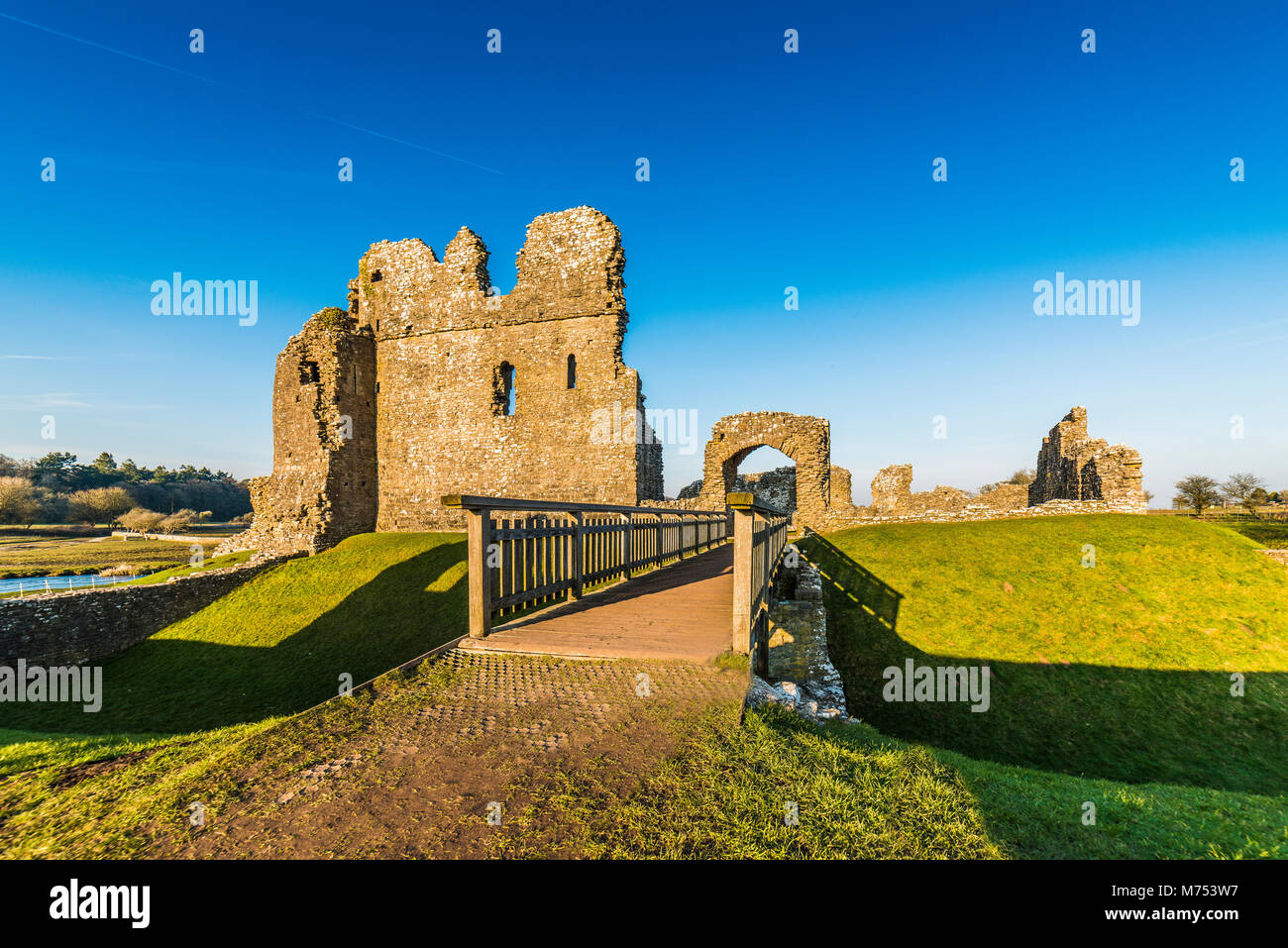 Ogmore castle hi-res stock photography and images - Alamy