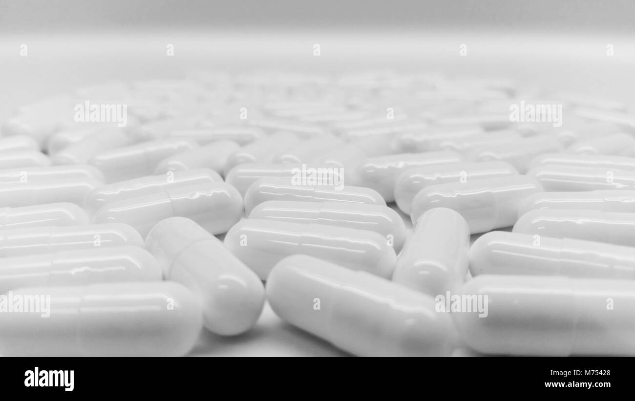 White capsules in the pharmacy laboratory Stock Photo - Alamy