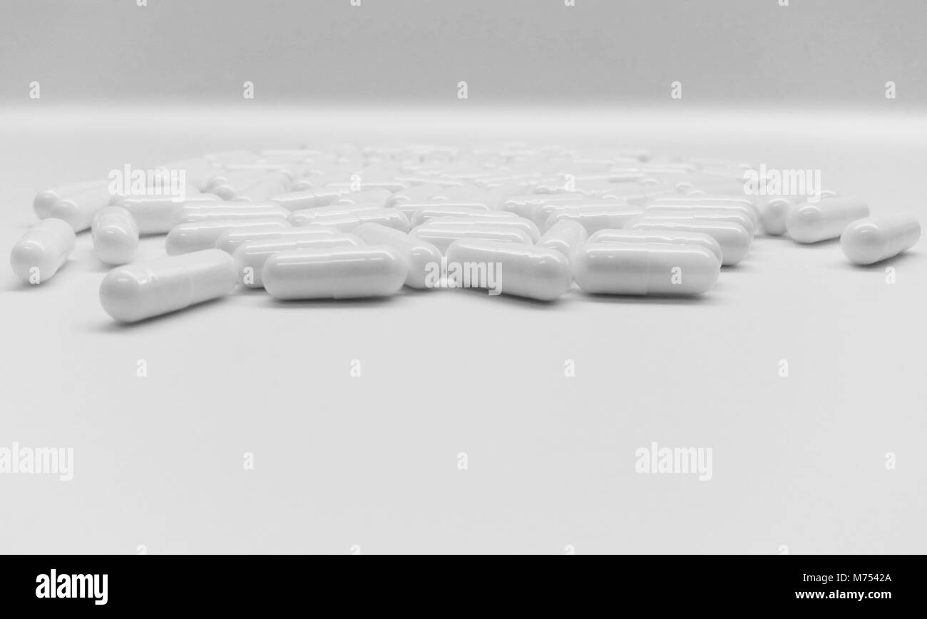 White capsules in the pharmacy laboratory Stock Photo - Alamy