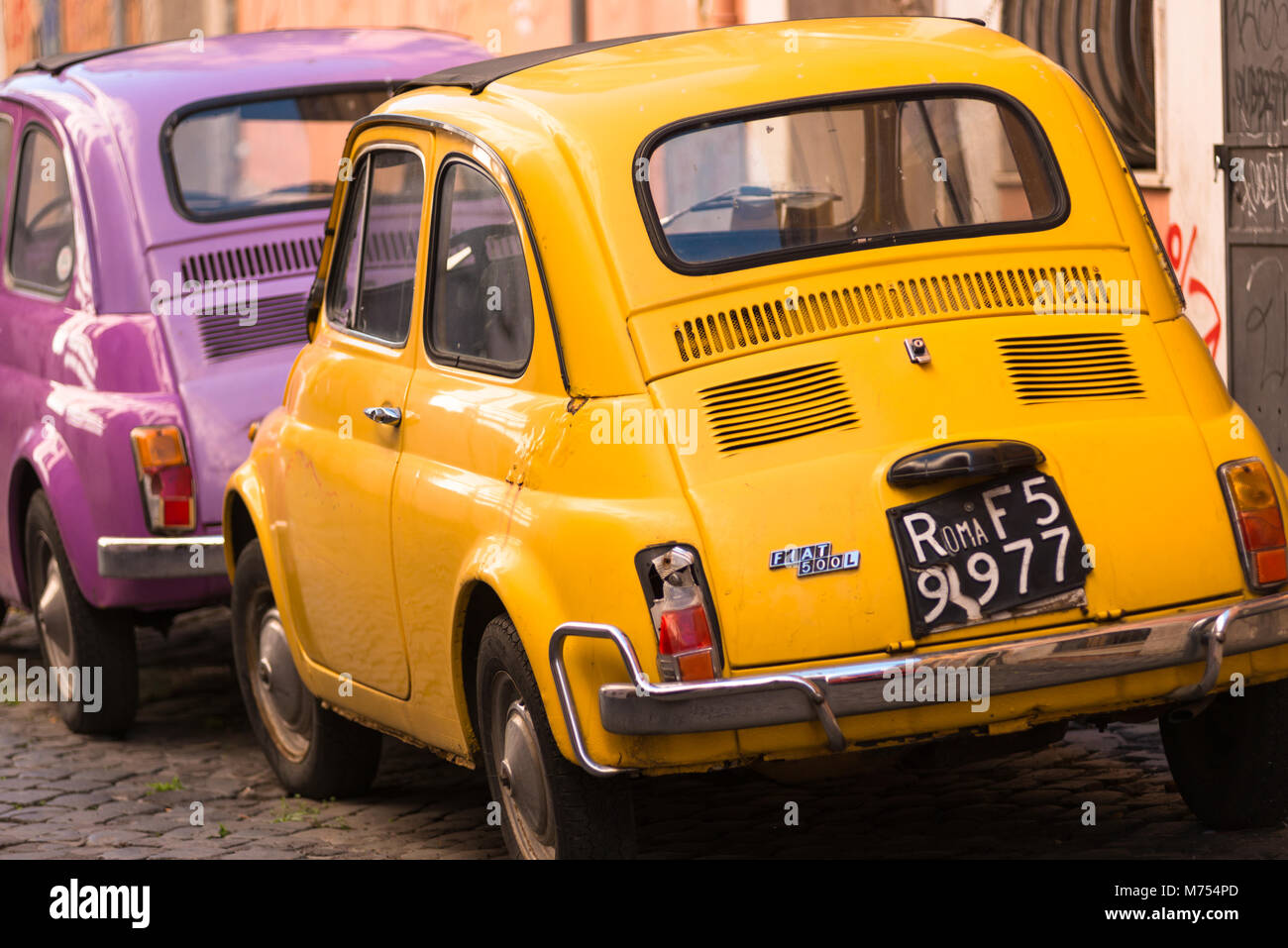 Two fiats 500 rome italy hi-res stock photography and images - Alamy