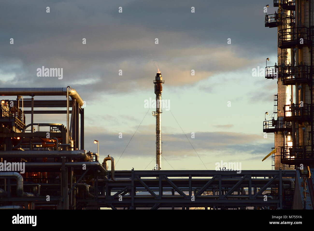Industrial refinery hi-res stock photography and images - Alamy