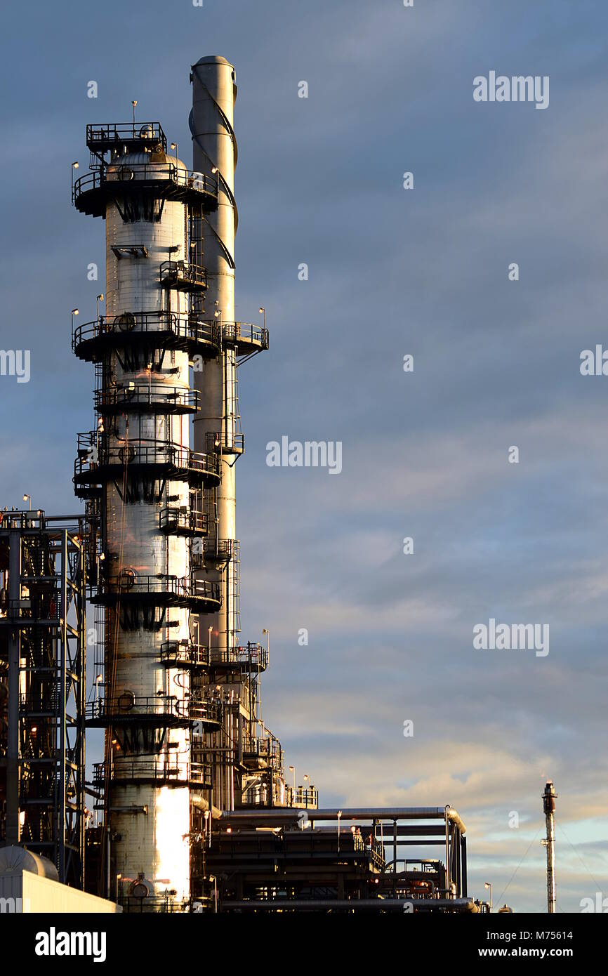 Industrial refinery hi-res stock photography and images - Alamy