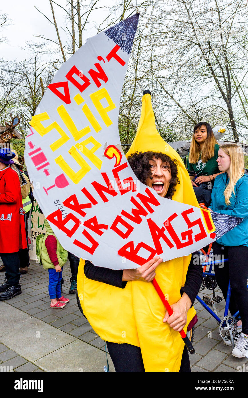 Earth costume hi-res stock photography and images - Alamy