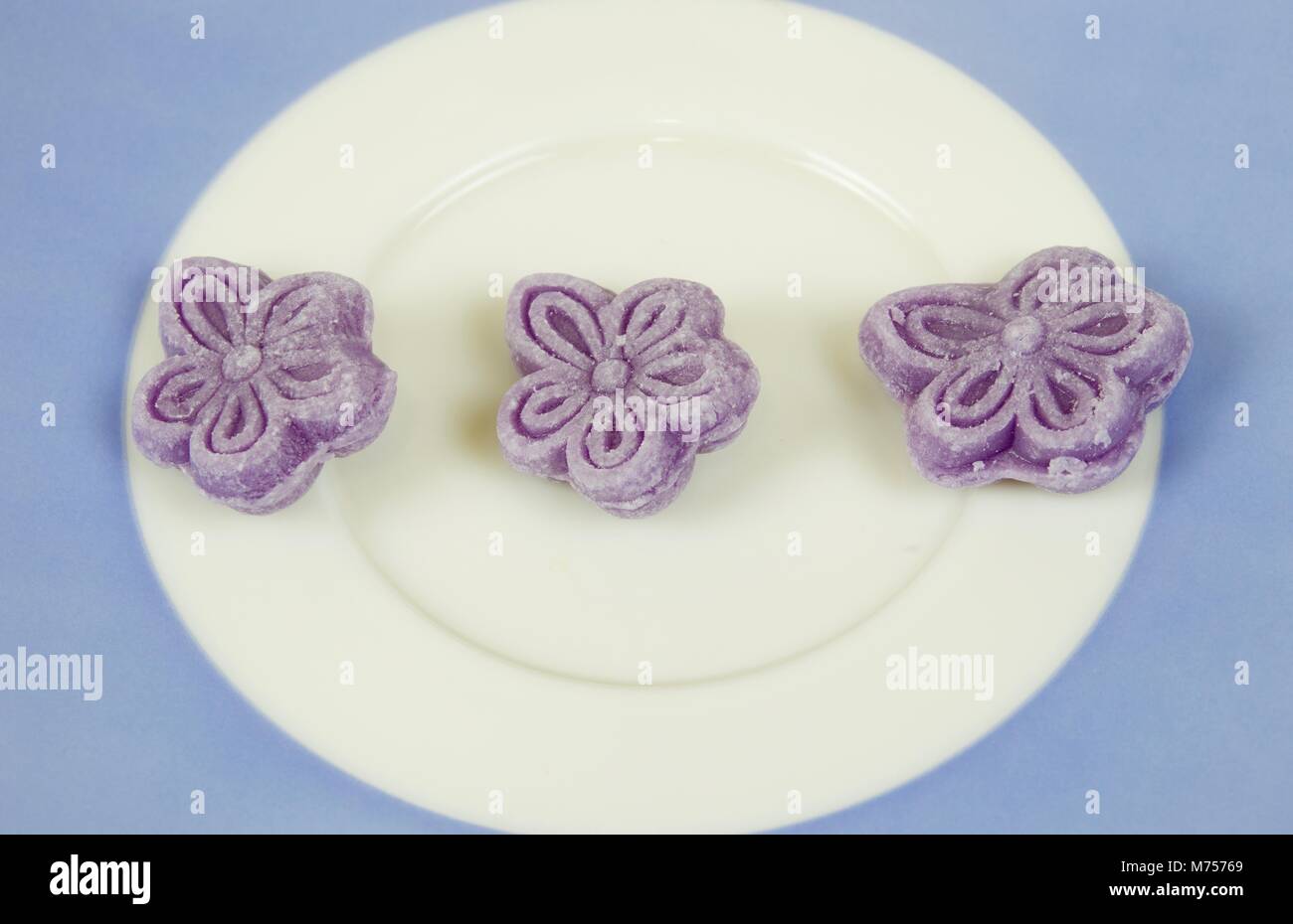 Violet candies hi-res stock photography and images - Alamy