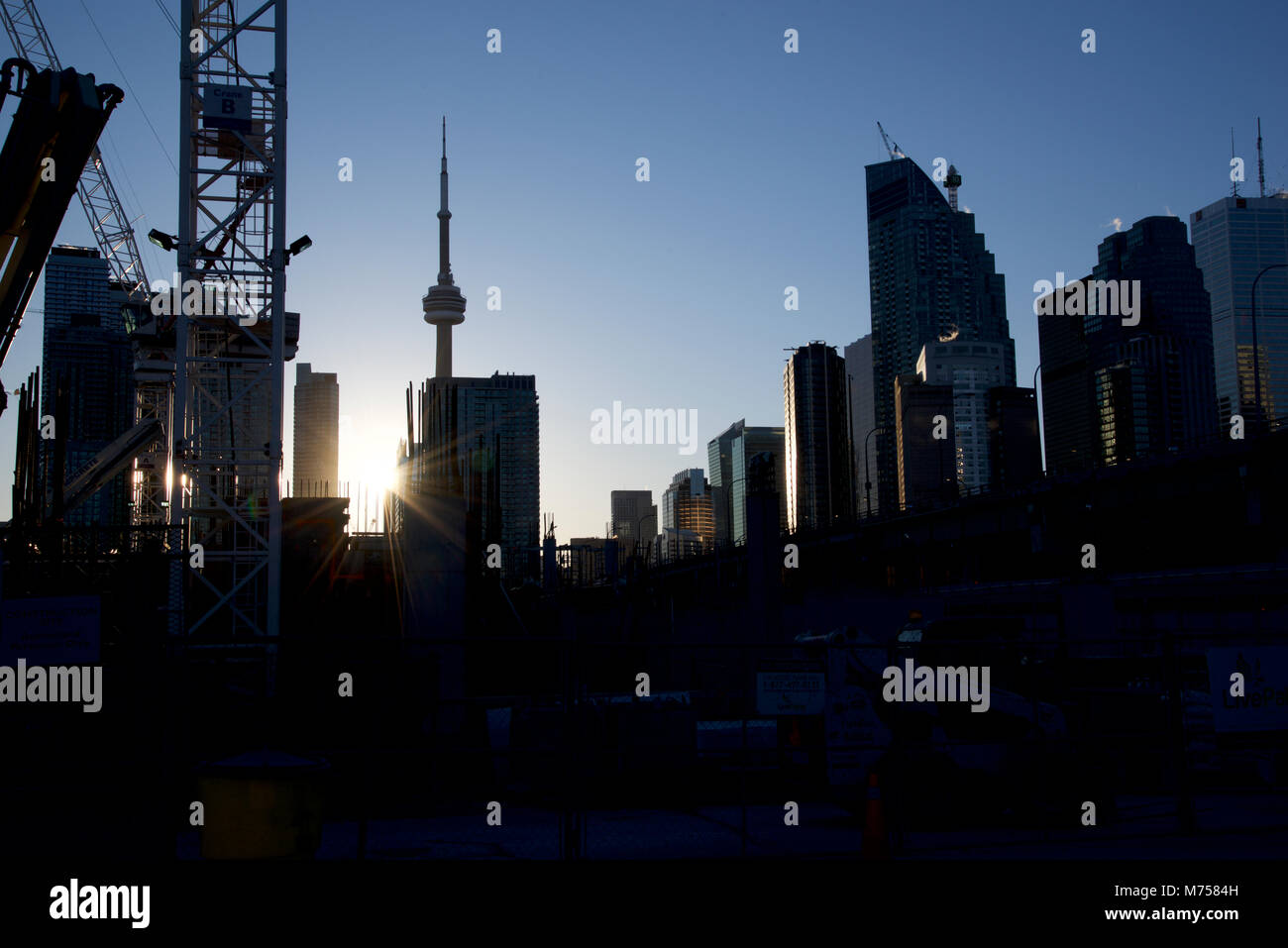 Toronto tower crane hi-res stock photography and images - Alamy