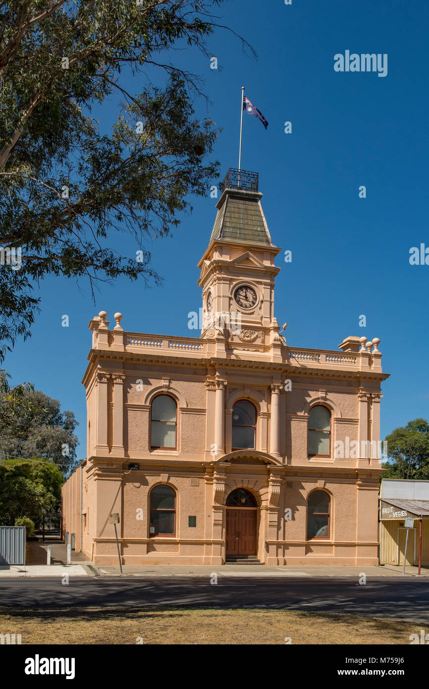 Old shire hall hi-res stock photography and images - Alamy
