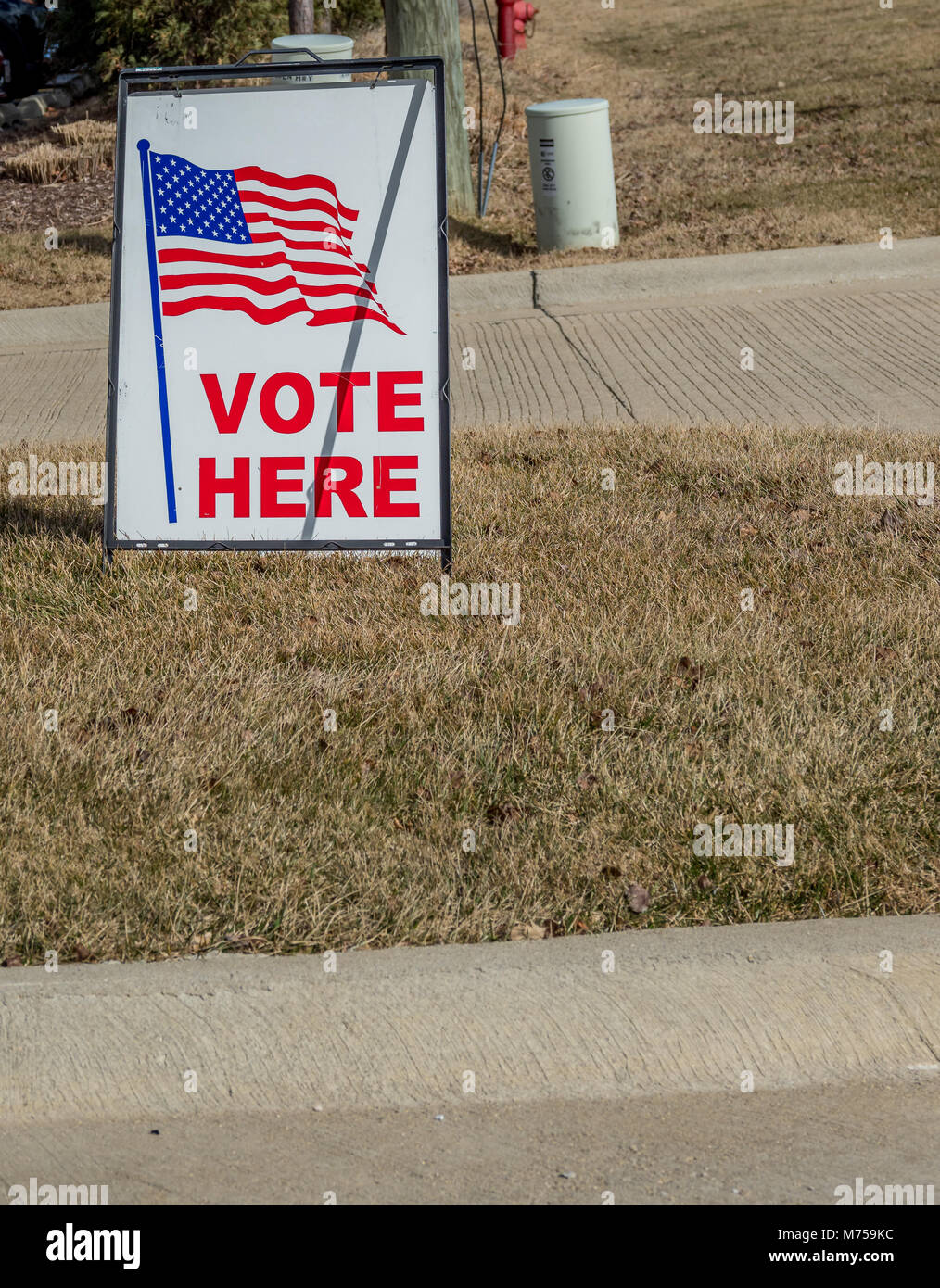 Us flag and vote here sign hi-res stock photography and images - Alamy