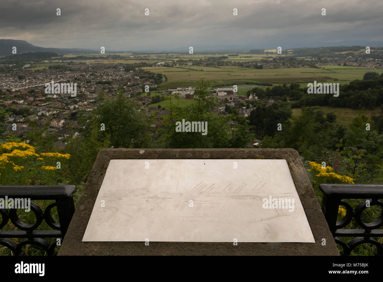 Abbey Craig viewpoint. Entrance to National Wallace Monument. Summit of ...