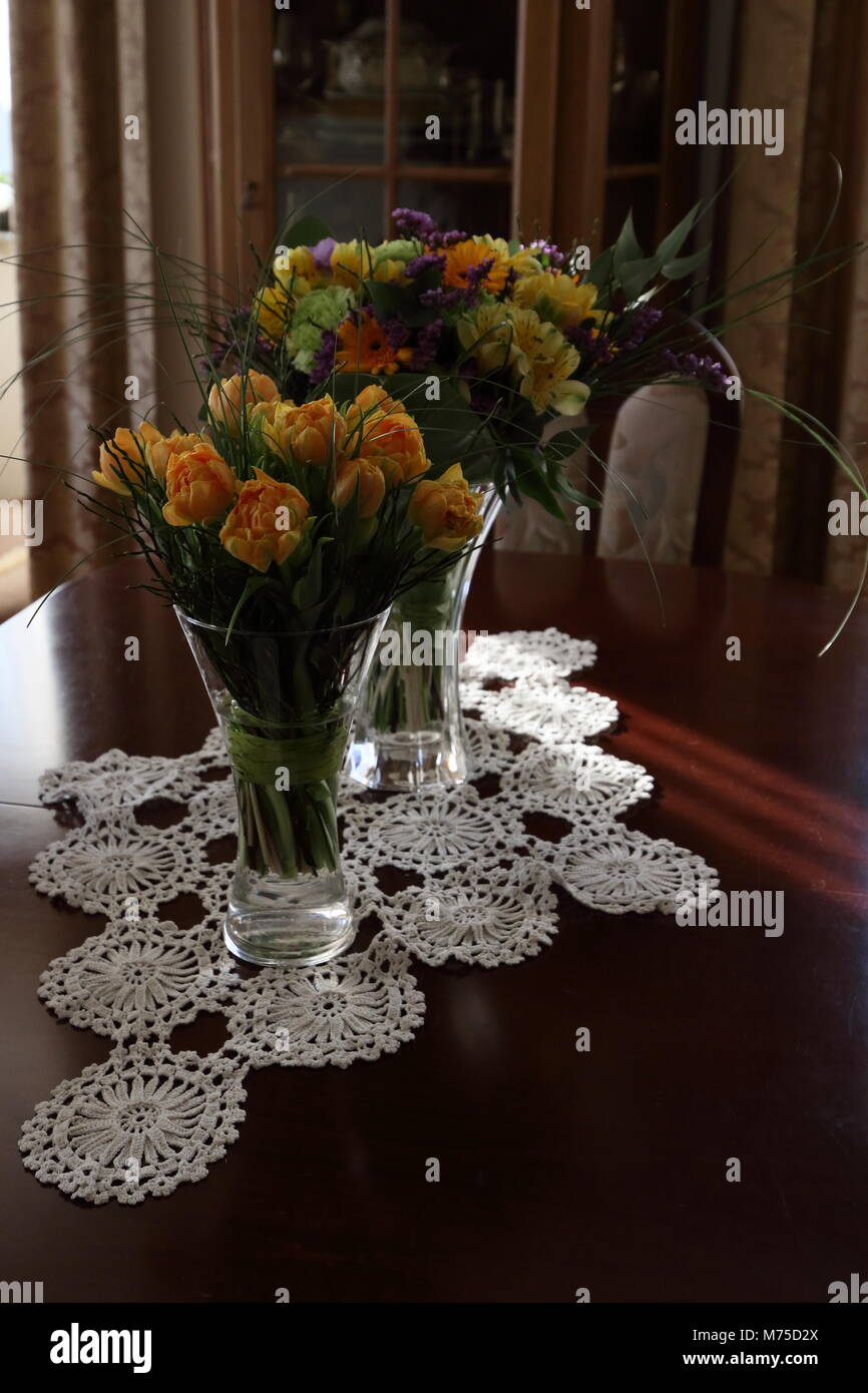 Table bouquet hi-res stock photography and images - Alamy