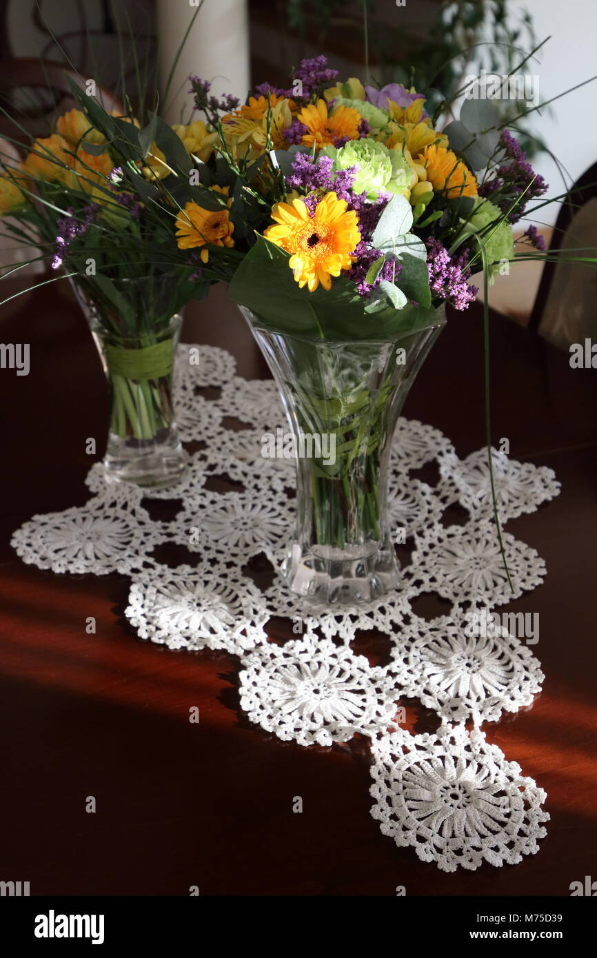 Table bouquet hi-res stock photography and images - Alamy