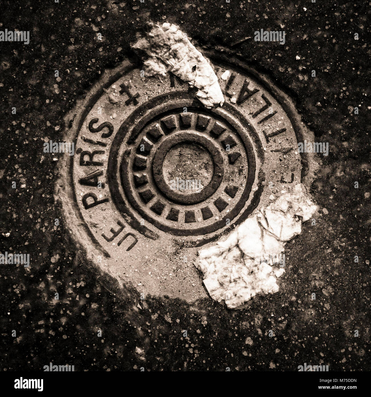 Manhole sign hi-res stock photography and images - Alamy