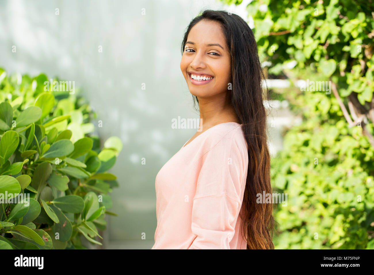 Hispanic woman smiling hi-res stock photography and images - Alamy