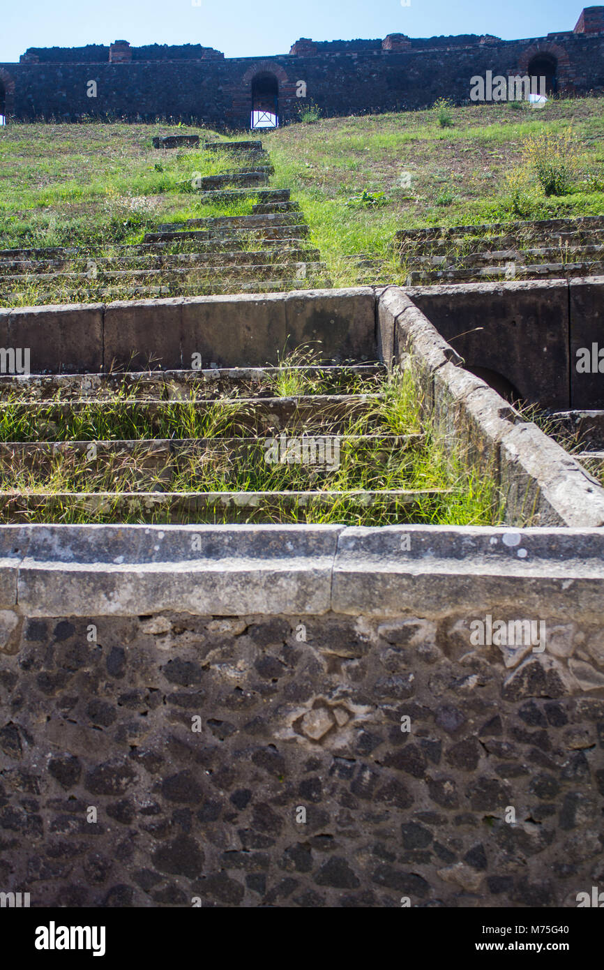 Amphitheatre in pompeii hi-res stock photography and images - Alamy