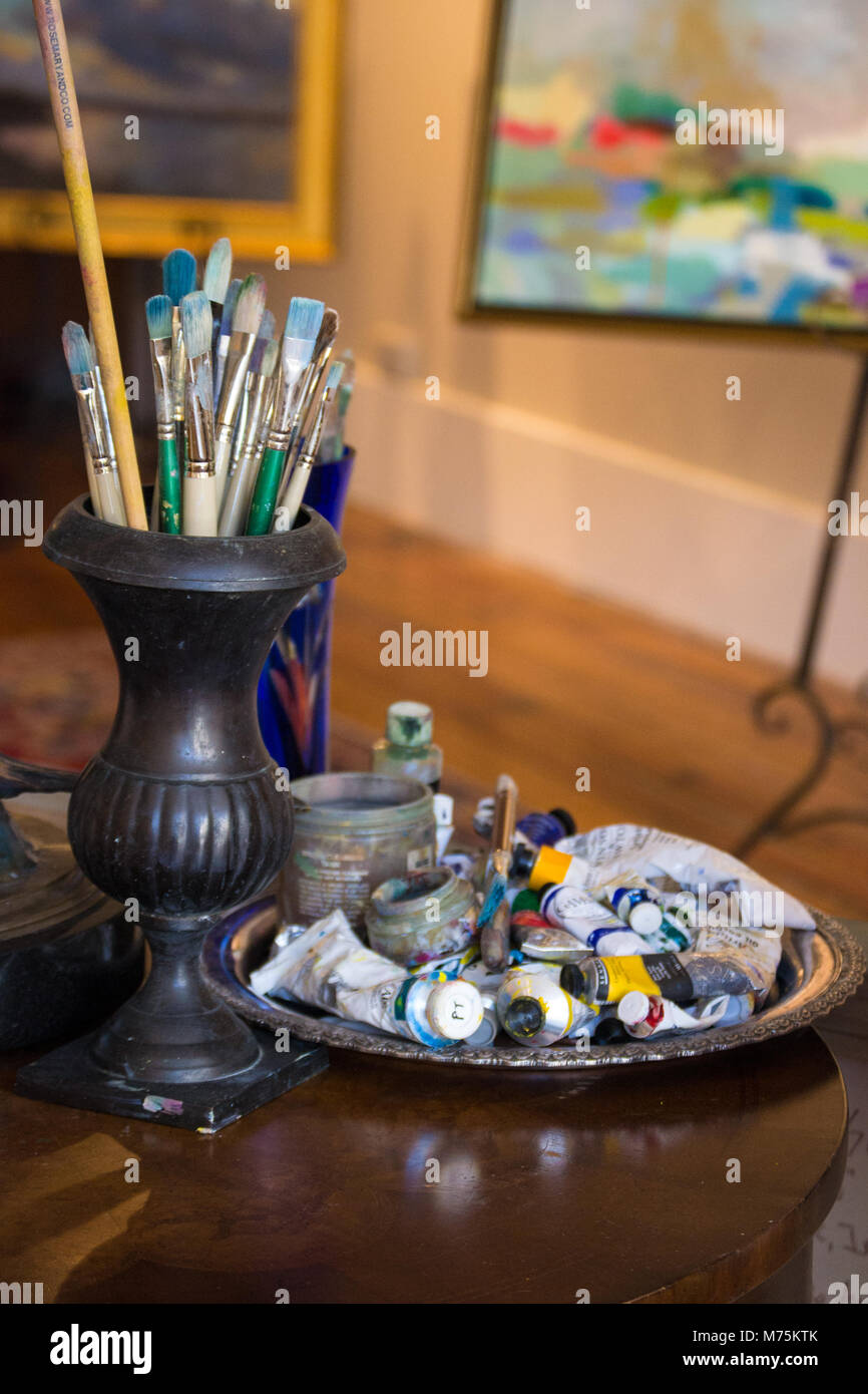 Art materials hi-res stock photography and images - Alamy