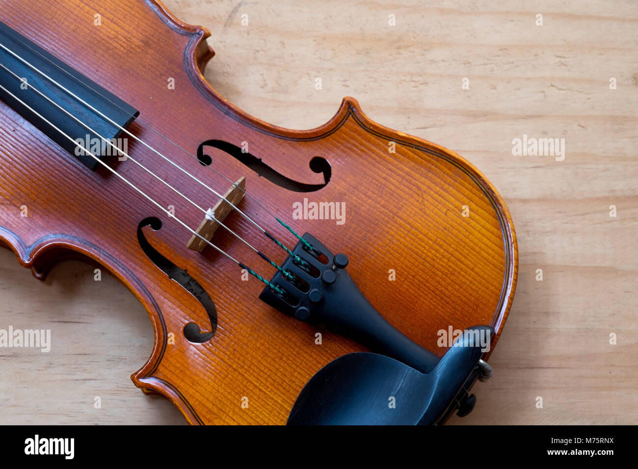 Music instrument - classic violin on wooden table Stock Photo - Alamy