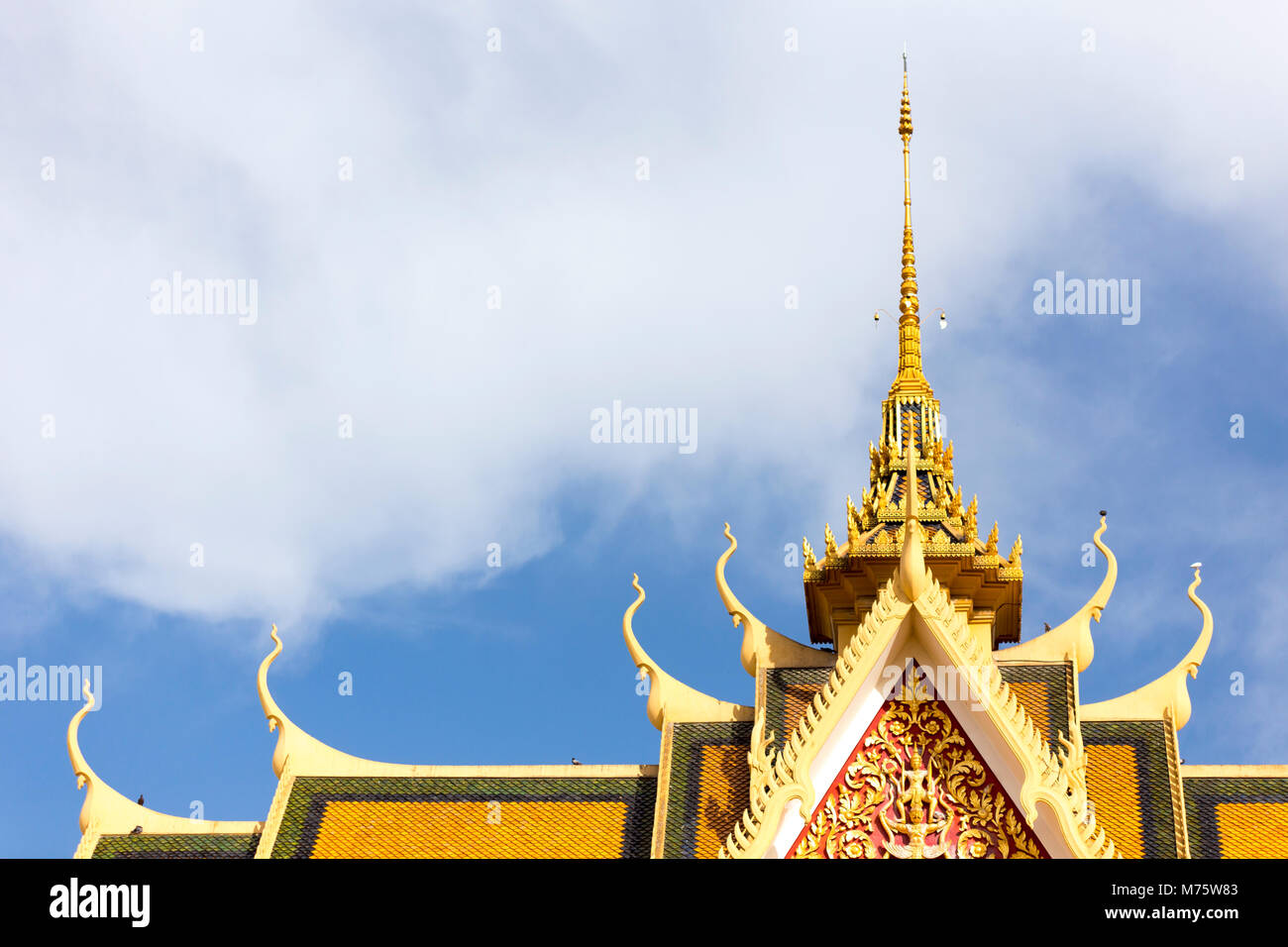 Tourism Khmer style roof architecture in Royal Palace, Phnom Penh ...