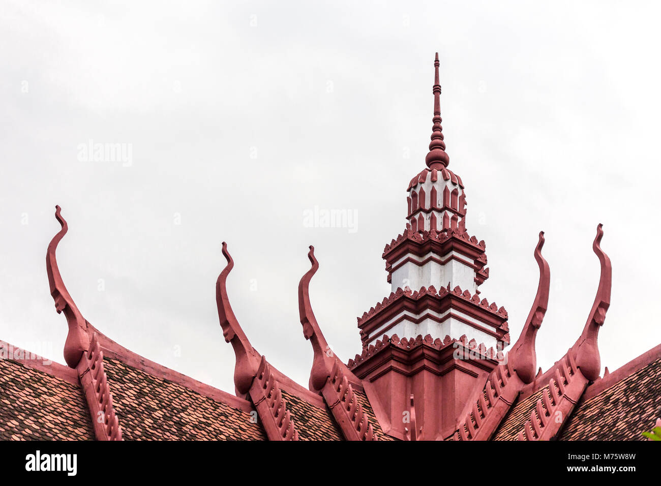 Tourism Khmer style roof architecture in Royal Palace, Phnom Penh ...