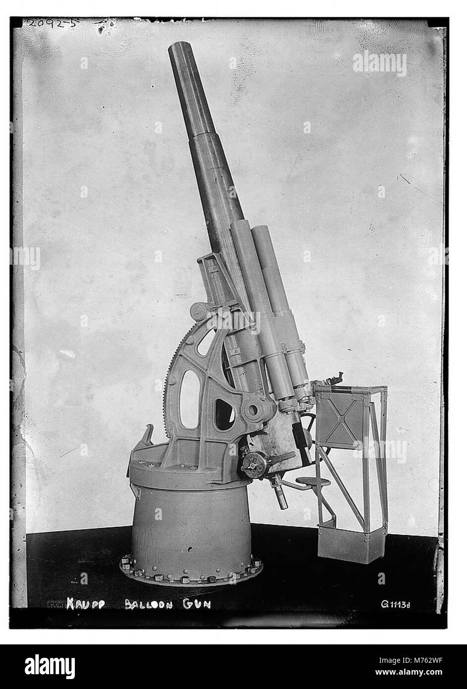 Photograph of a Krupp balloon gun, a German military weapon used during ...