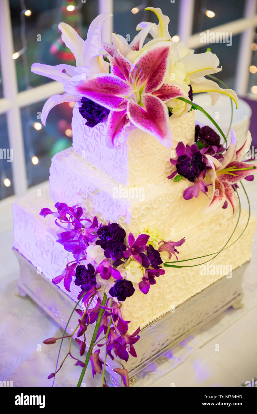 Wedding Cake At Reception Stock Photo - Alamy