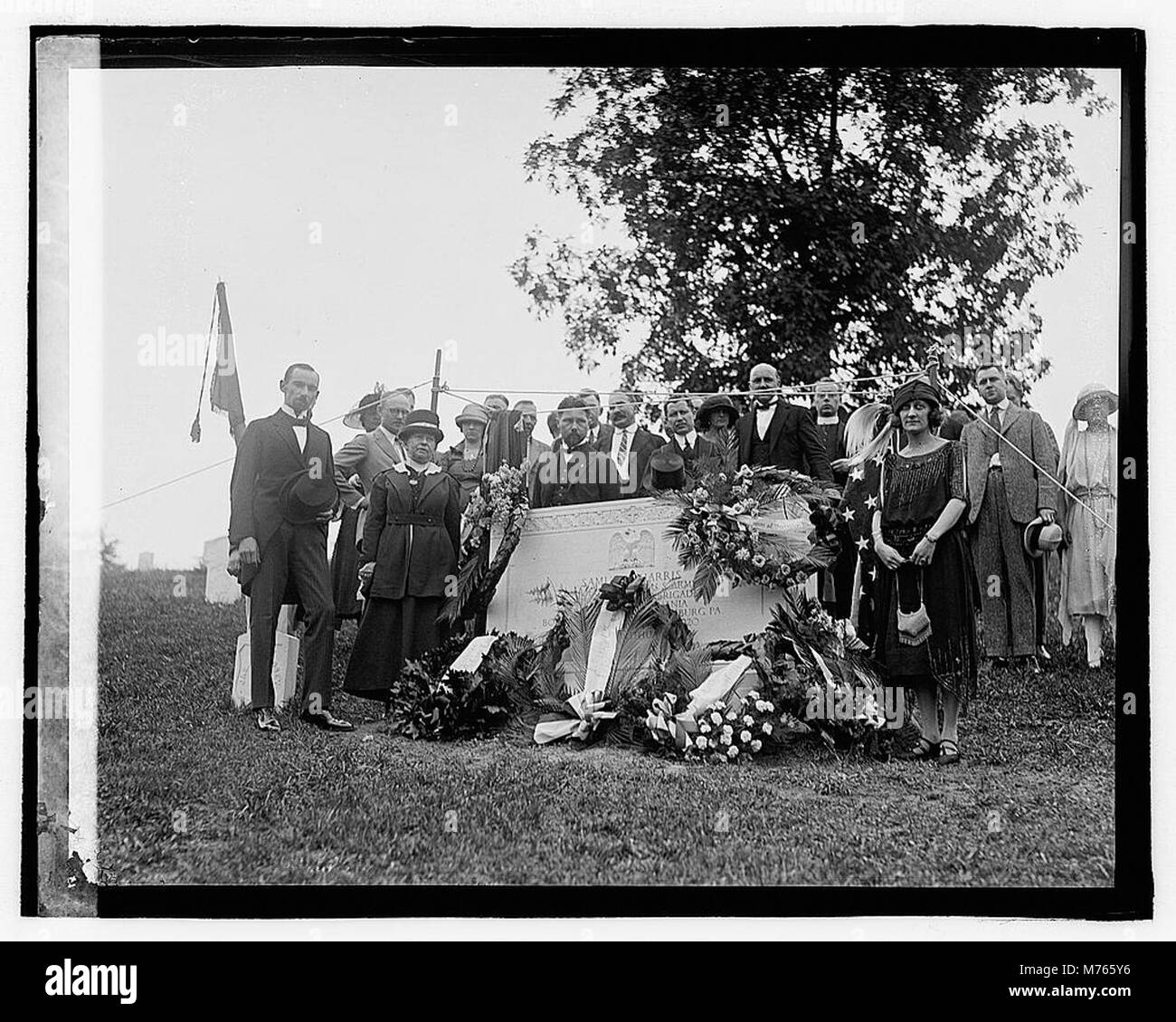 A photograph of the monument dedicated to Lieutenant Samuel J. Harris ...