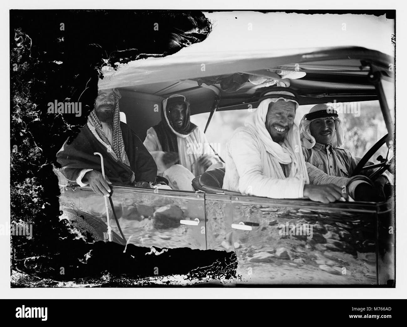 Arabs group photograph 20th century hi-res stock photography and images ...