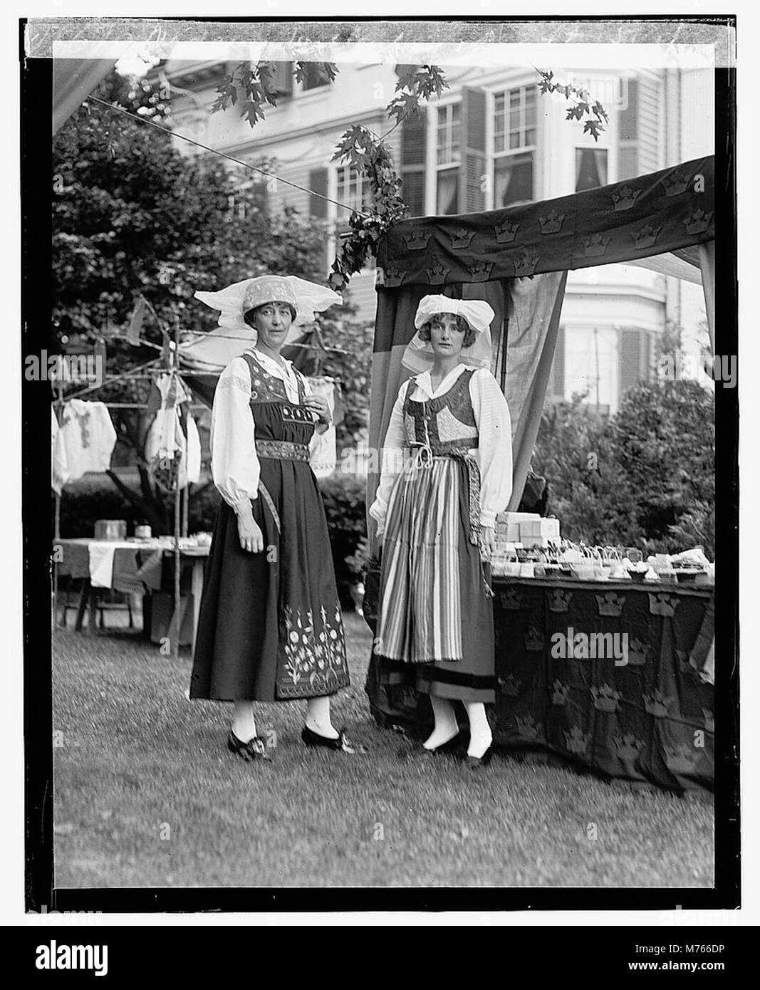Madam Wallenburg & daughter, 5-21-22 LOC npcc.06216 Stock Photo - Alamy