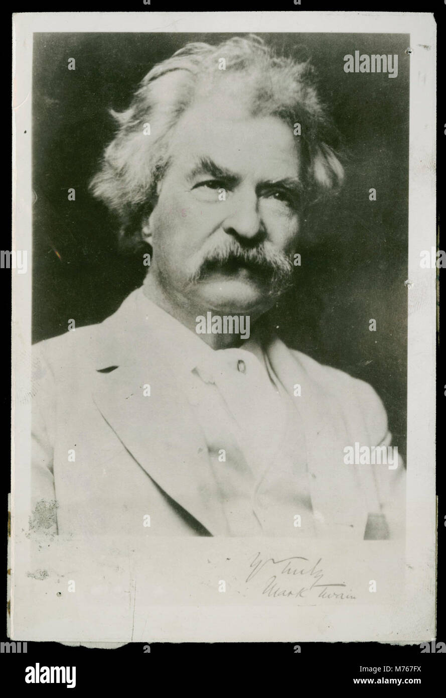 A portrait of the famous American author Mark Twain, known for his ...