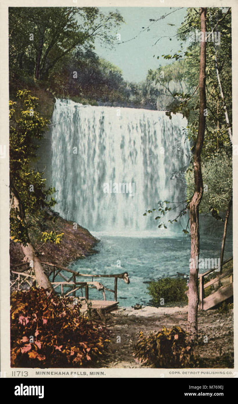A scenic view of Minnehaha Falls, located in Minnehaha Park ...