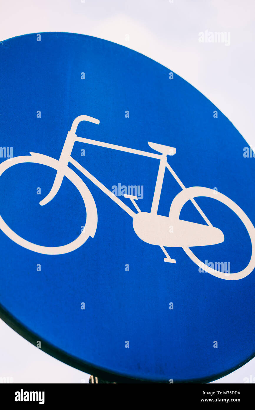Cycle lane road sign hi-res stock photography and images - Alamy