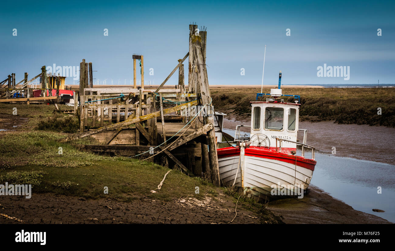 Fishing boats tied alongside hi-res stock photography and images - Alamy
