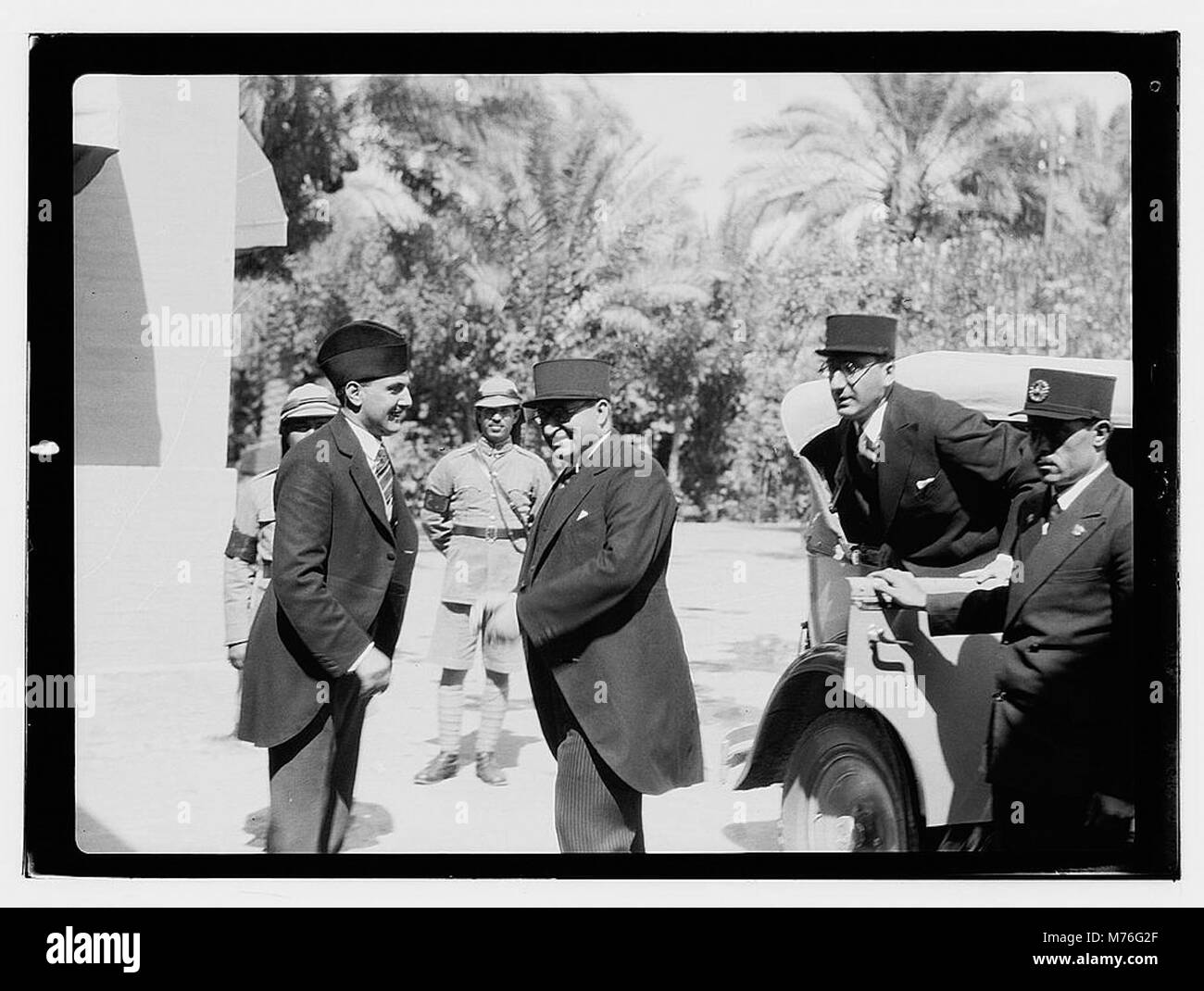 Diplomatic handshake france hi-res stock photography and images - Alamy