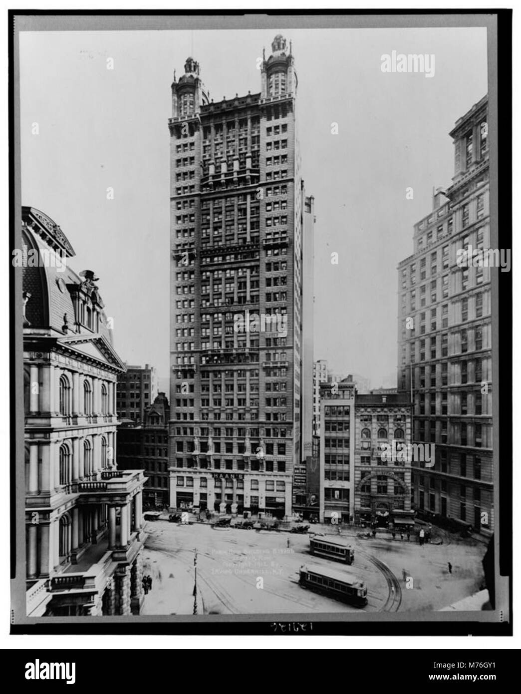 Photograph of the Park Row Building in New York City, showing the ...