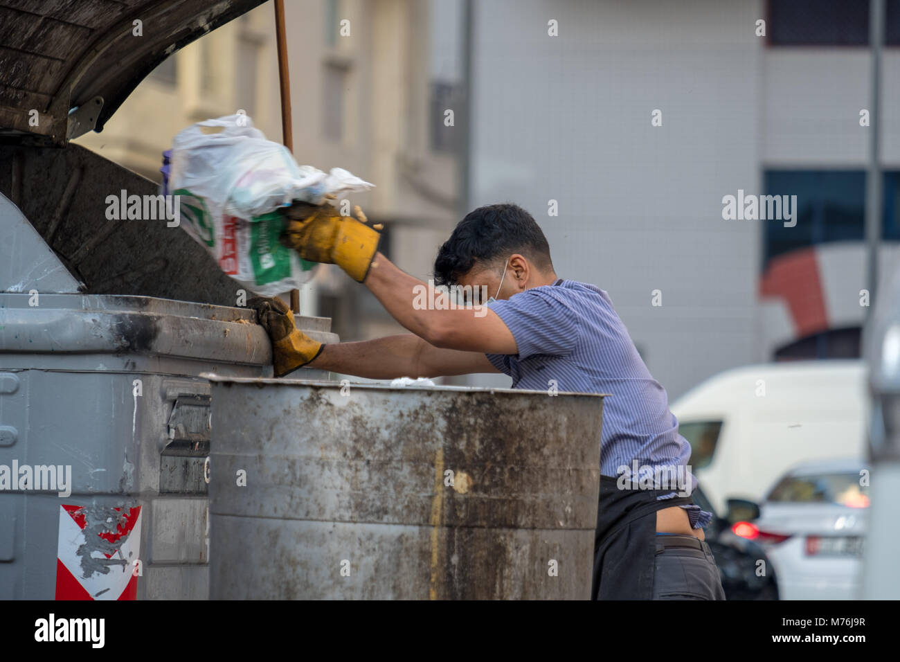 Garbage man hi-res stock photography and images - Alamy