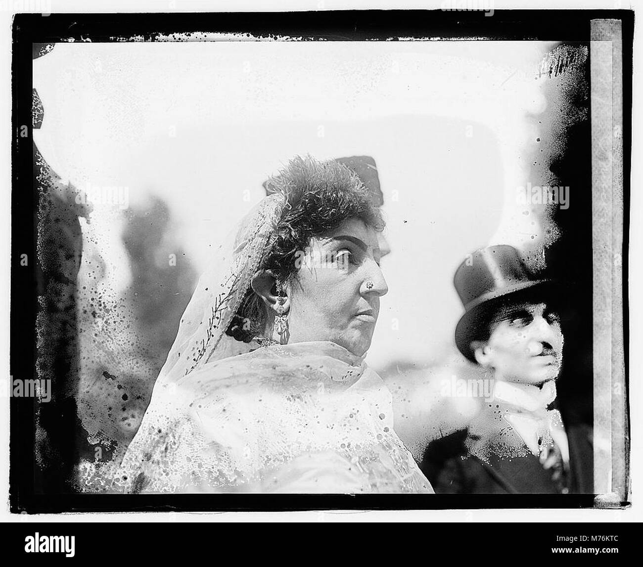 Asian middle eastern family Black and White Stock Photos & Images - Alamy