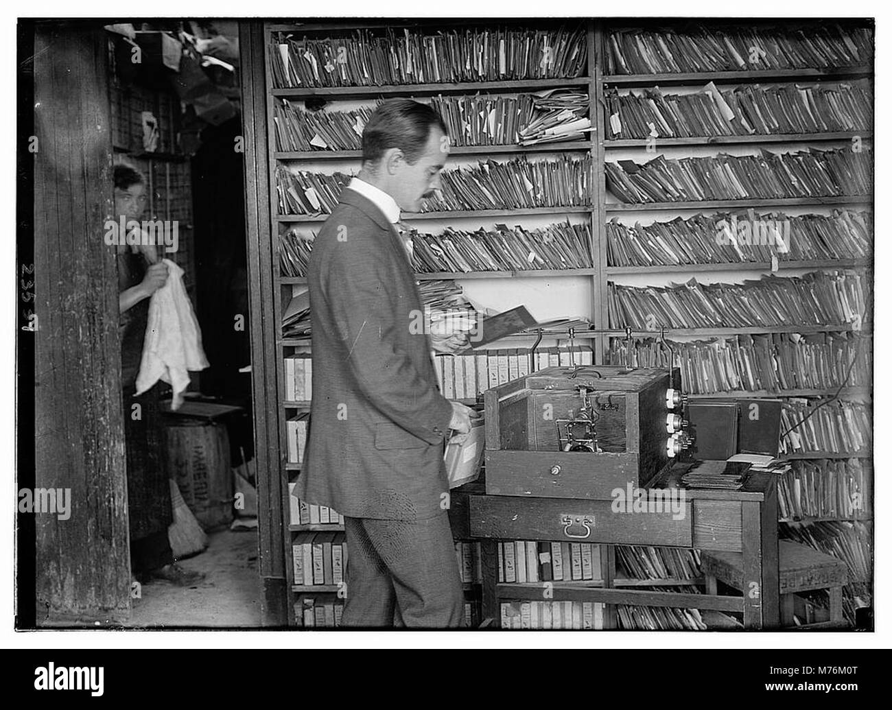 Printing the Bain News Service photos using a Bain-McDonald auto ...